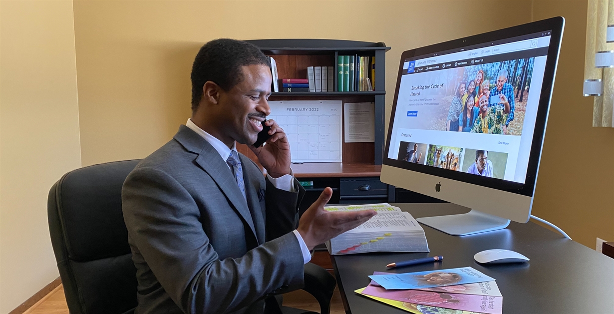 After Two Years Virtual, Jehovah's Witnesses Return to In-Person ...